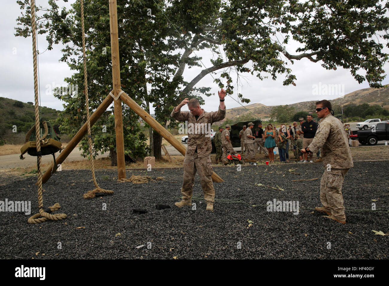 MARINE CORPS BASE CAMP PENDLETON, Calif. – Reconnaissance Marines use ...