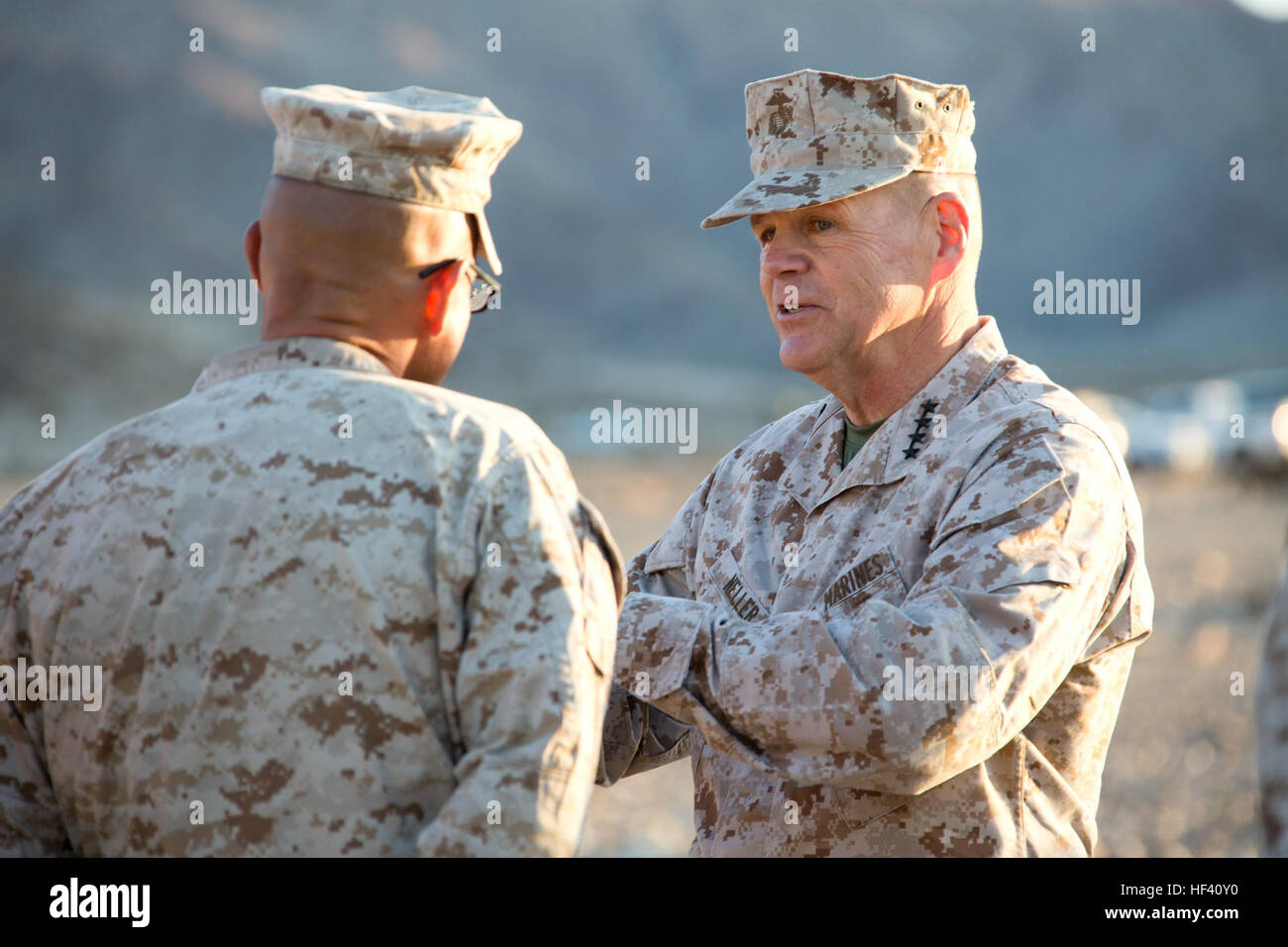 The Commandant of the Marine Corps observes a training session with ...