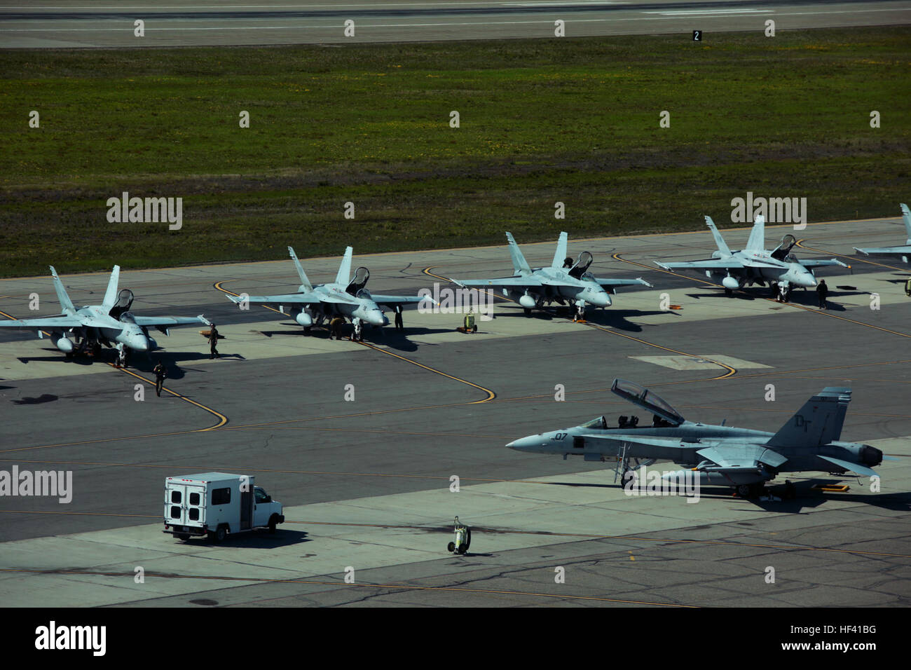 Maintainers from Marine Fighter Attack Squadron (VMFA) 314 perform ...