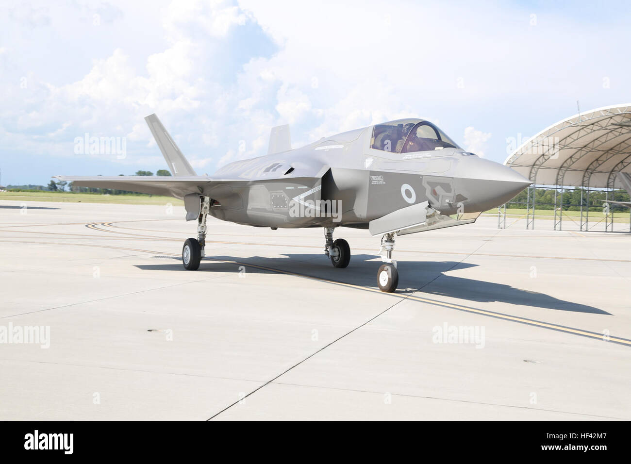 Lockheed Martin delivers a new F-35B Lightning II to the British Royal ...