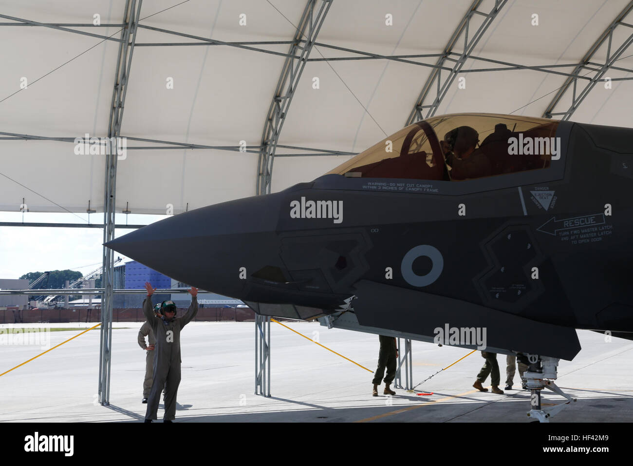 Lockheed Martin delivers a new F-35B Lightning II to the British Royal ...