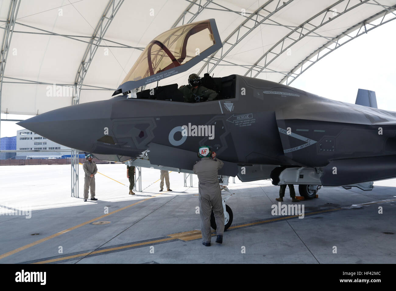 Lockheed Martin delivers a new F-35B Lightning II to the British Royal ...
