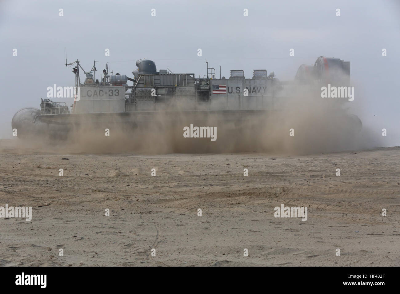 A U.S. Navy Landing Craft Air Cushion with Assault Craft Unit 5 lands ...