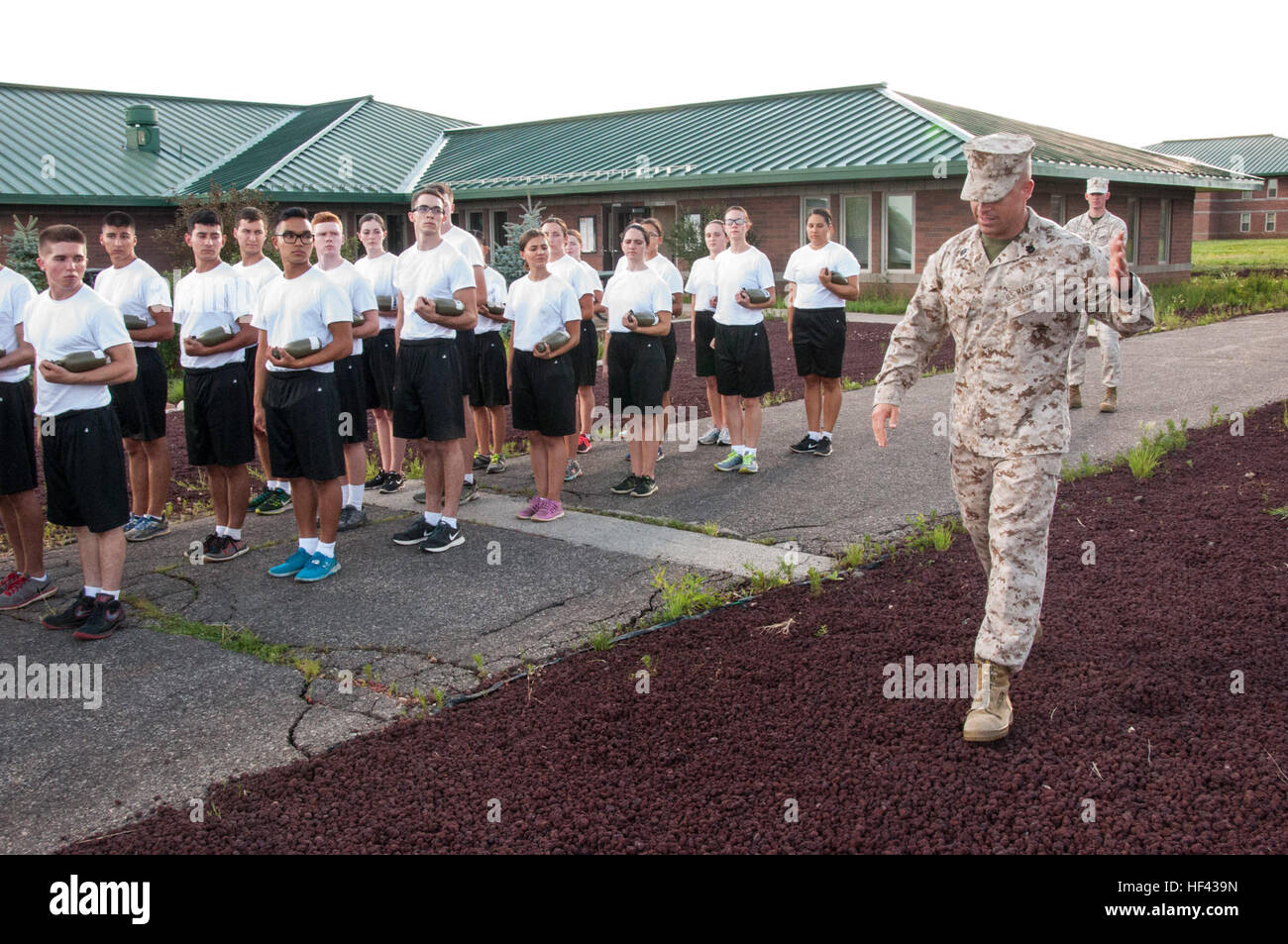 CAMP NAVAJO, Arizona (Aug. 13, 2016) – Marine Corps Gunnery Sgt. Jason ...
