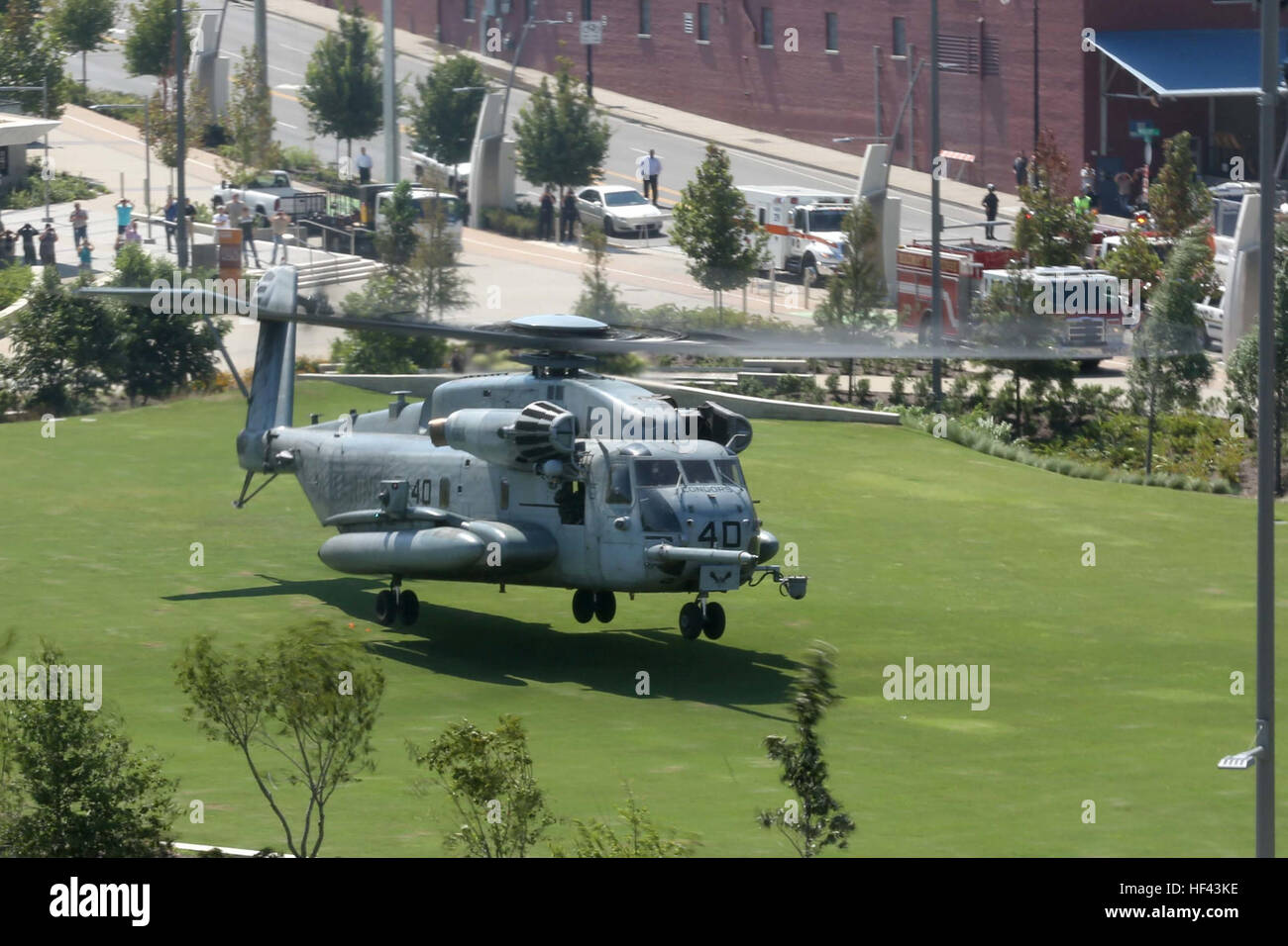 U.S. Marines with Marine Heavy Helicopter Squadron 464, 2nd Marine ...