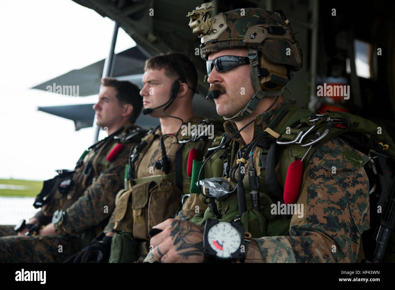 Marines assigned to Force Reconnaissance Platoon, Maritime Raid Force ...
