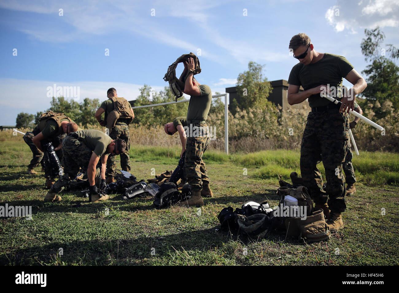 Marines with riot gear hi-res stock photography and images - Alamy