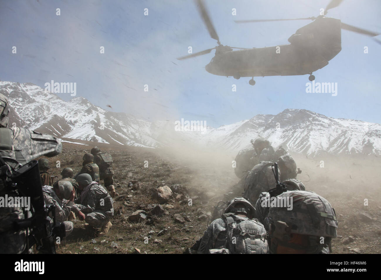 U.S. Army soldiers from the Ground Combat Platoon, Echo Company, 4-3 ...