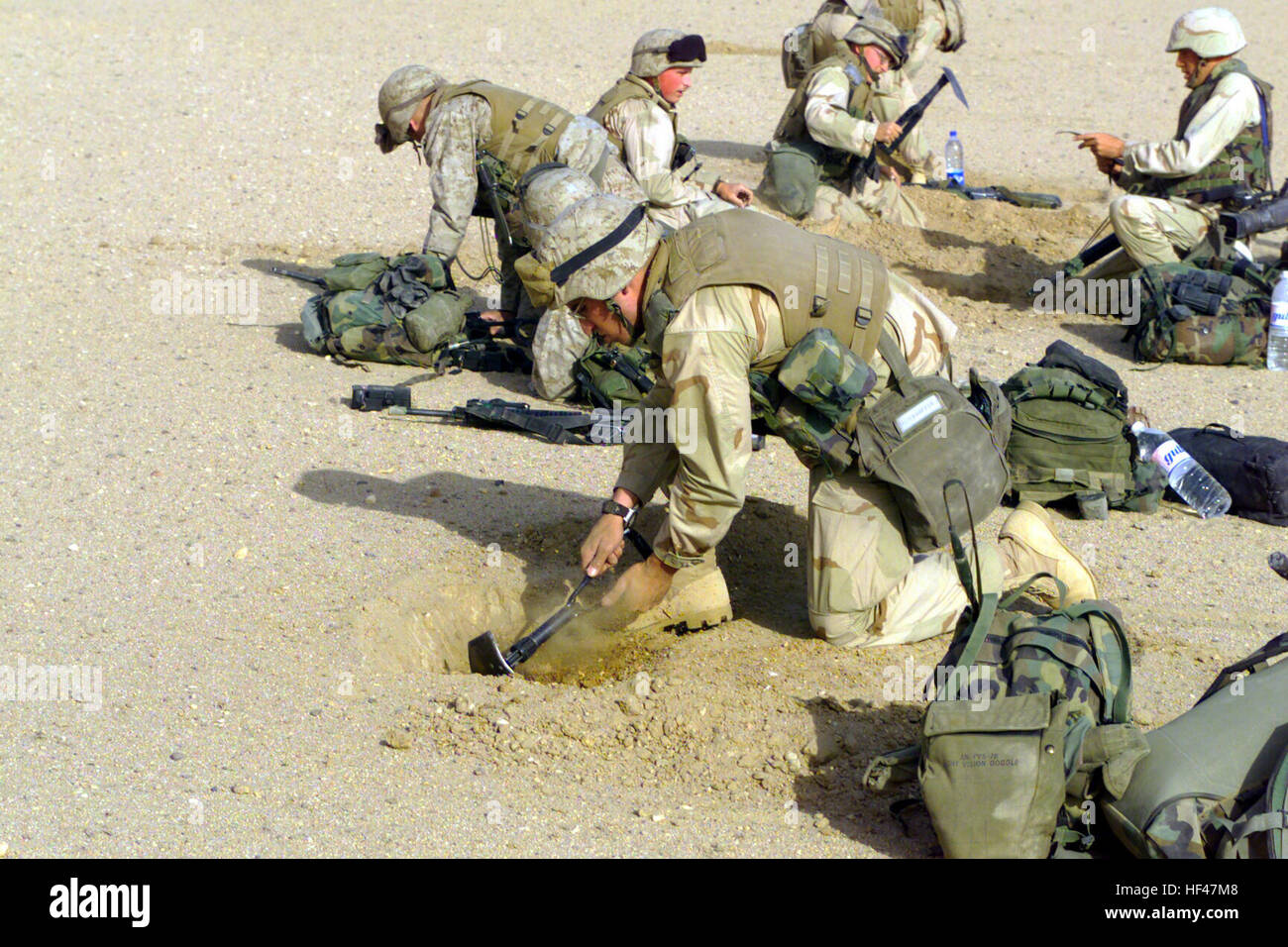 Marines dig hi-res stock photography and images - Alamy