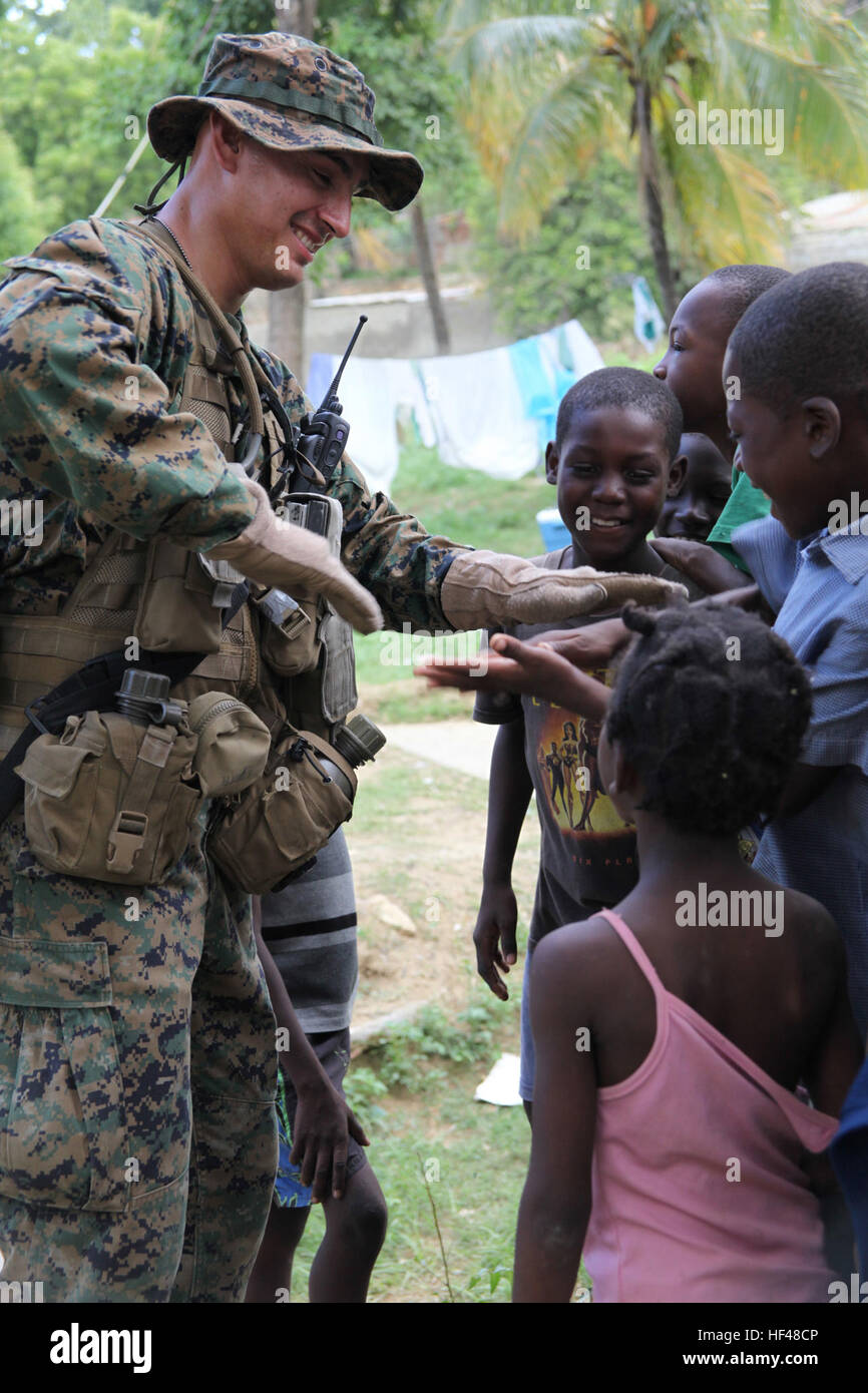 Amphibious assault vehicle crewman hi-res stock photography and images ...