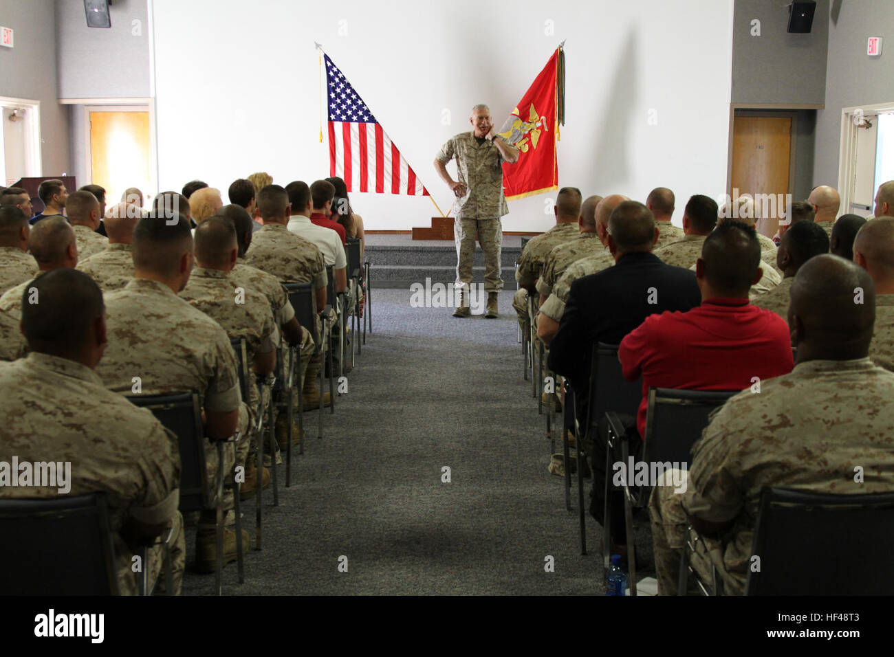 Commandant of the Marine Corps, General James Conway visits with the ...