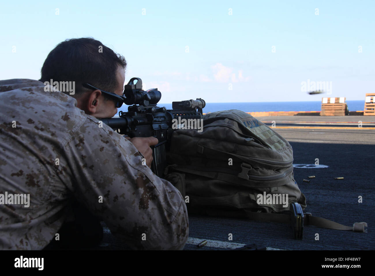 A 26th Marine Expeditionary Unit force reconnaissance Marine shoots his ...