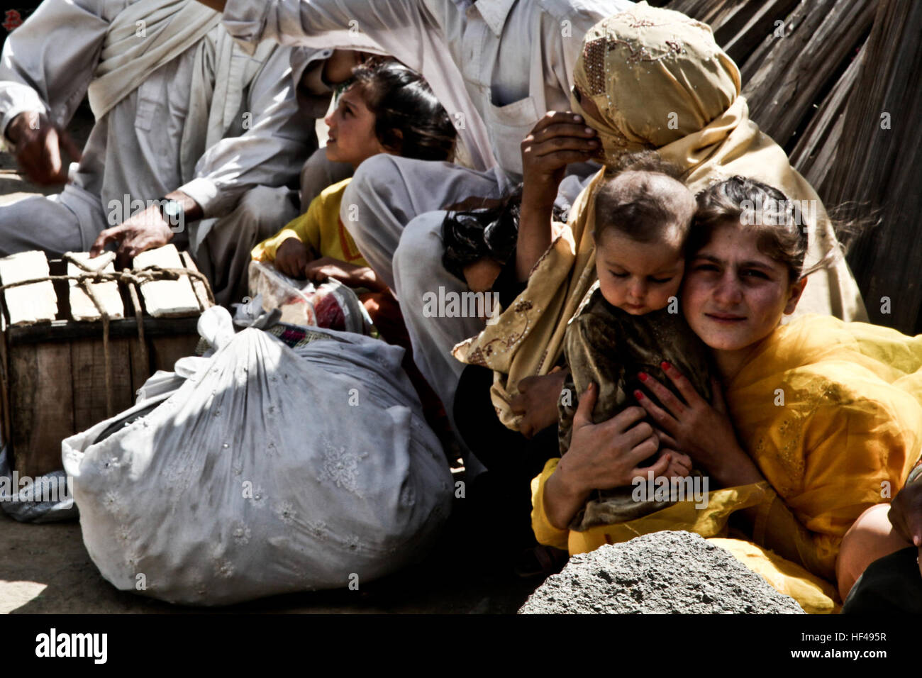 Pakistan people starving hi-res stock photography and images - Alamy