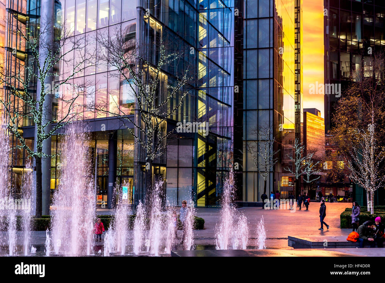 Market fountains hi-res stock photography and images - Alamy