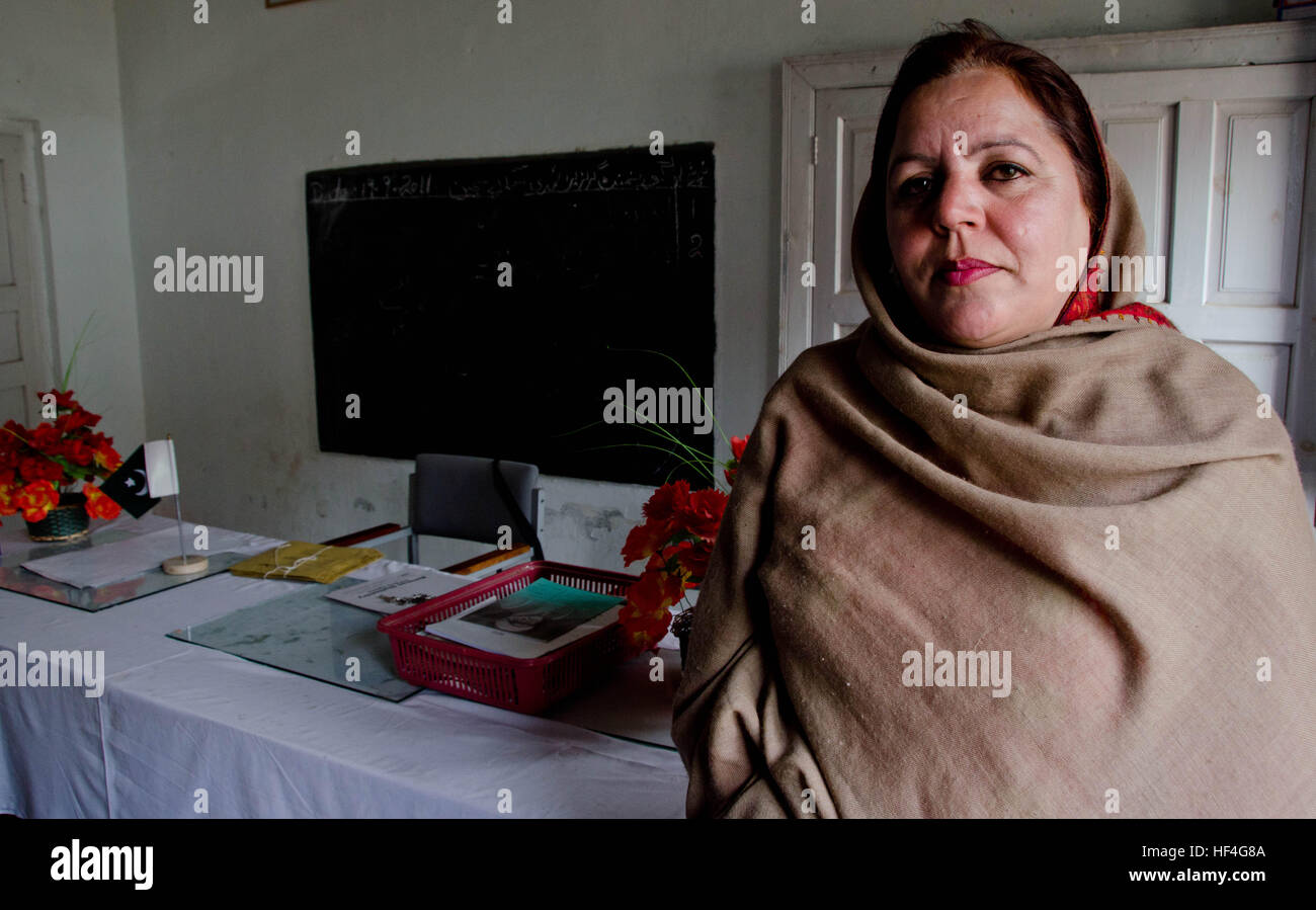 Pashtun women hi-res stock photography and images - Alamy