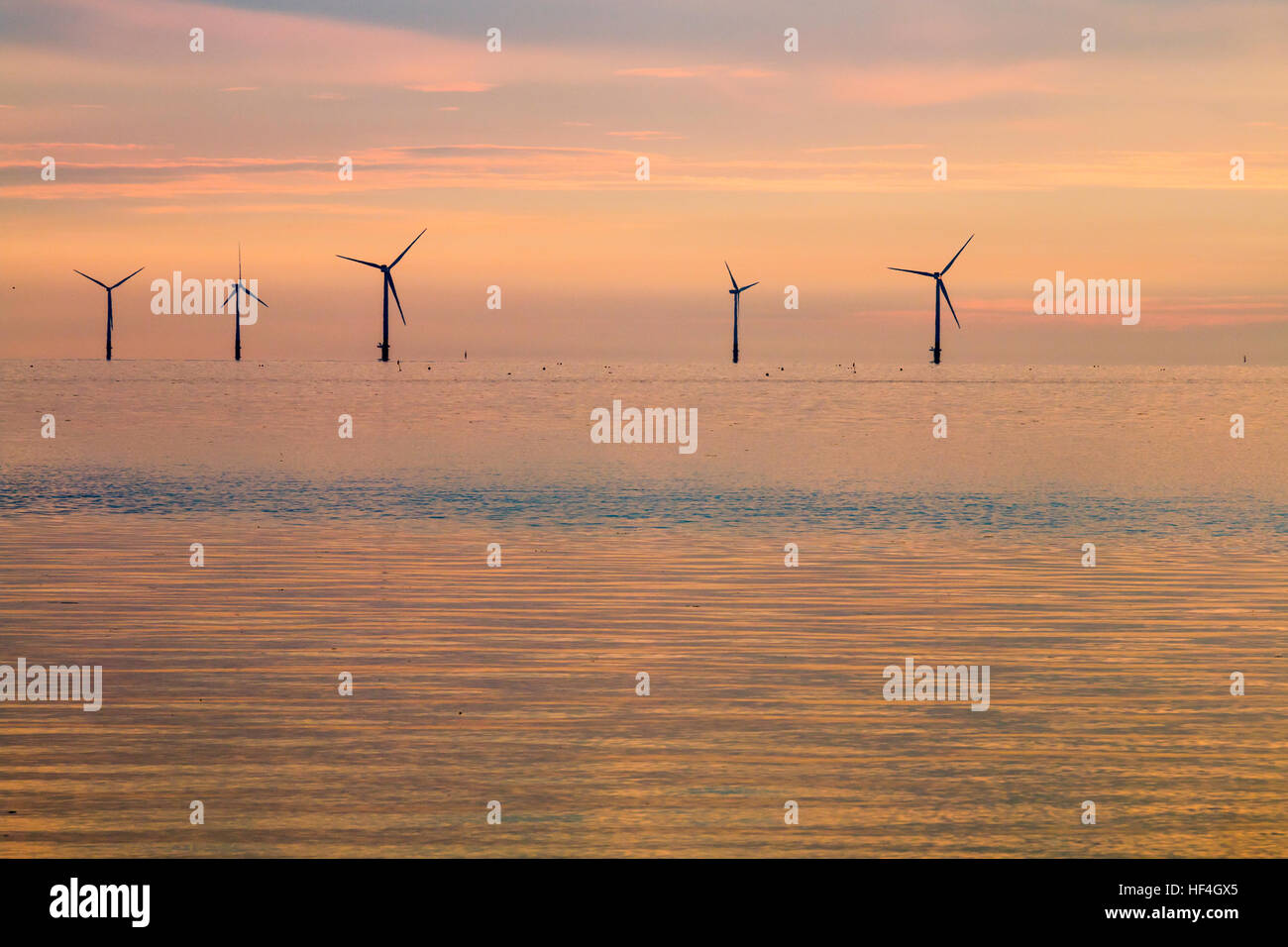 London array wind farm hi-res stock photography and images - Alamy