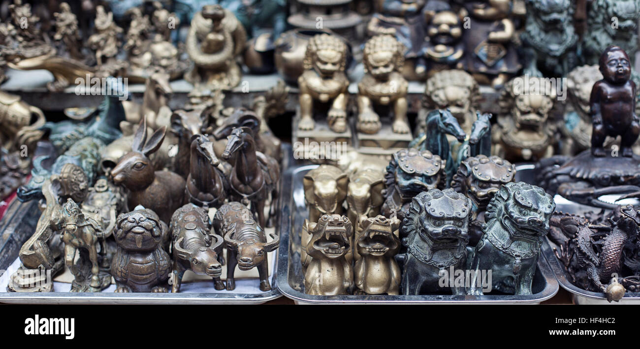 Chinese souvenirs. Various accessories in the gift shop Stock Photo - Alamy