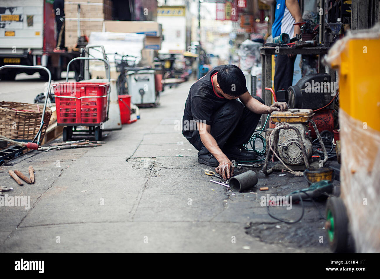 Mechanic busy hi-res stock photography and images - Alamy