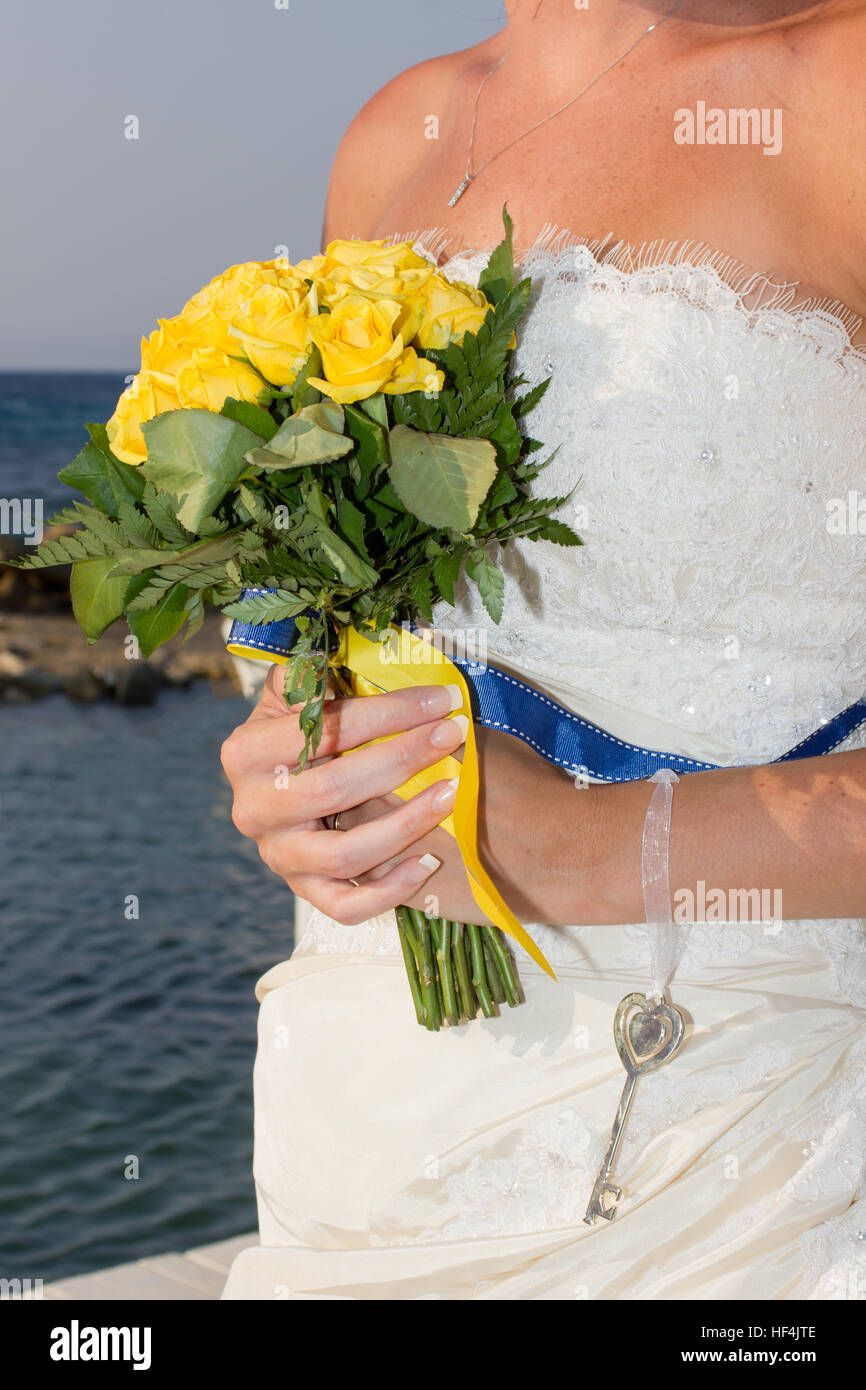 bride hold wedding bouquet Stock Photo - Alamy