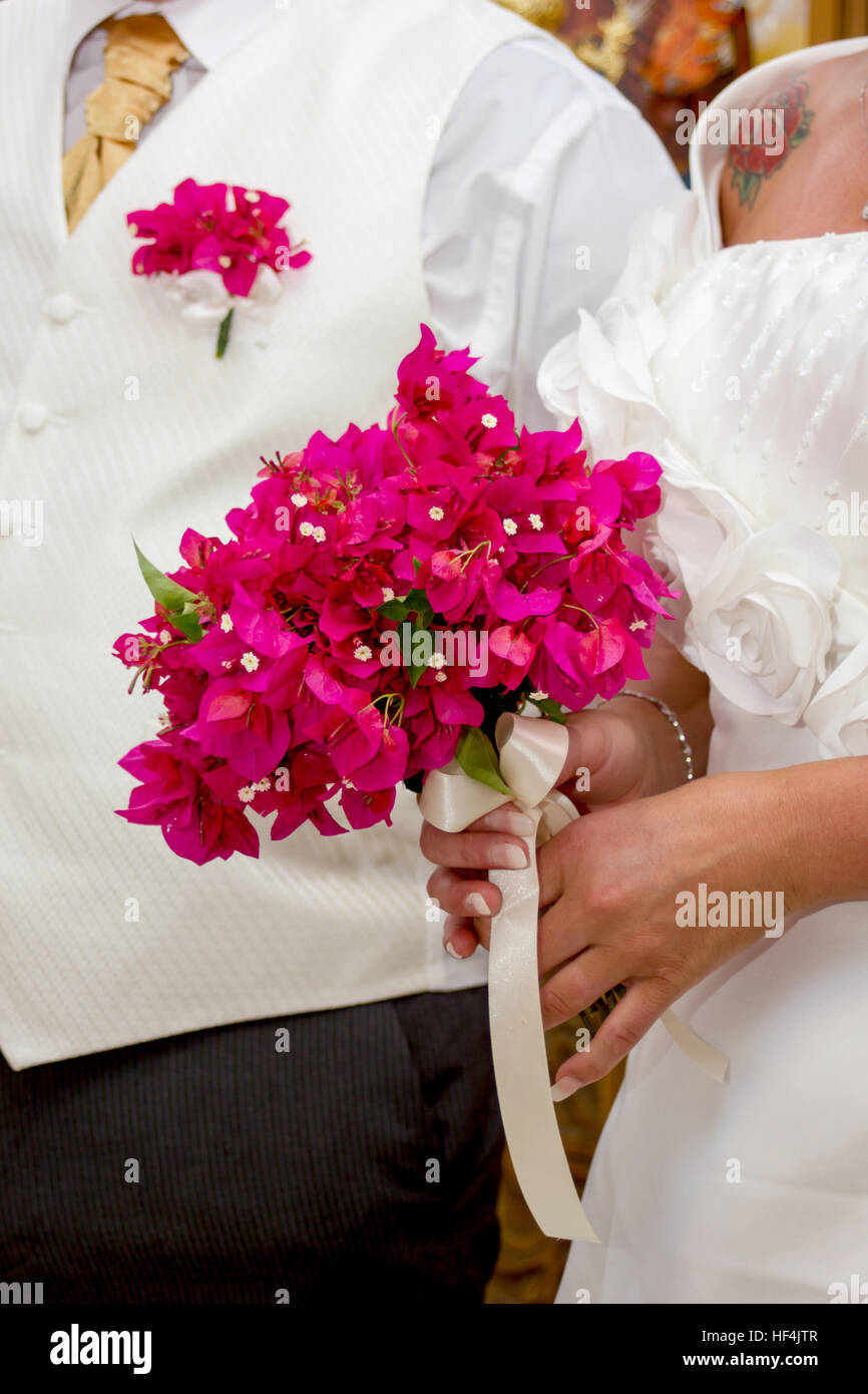 bride hold wedding bouquet Stock Photo - Alamy
