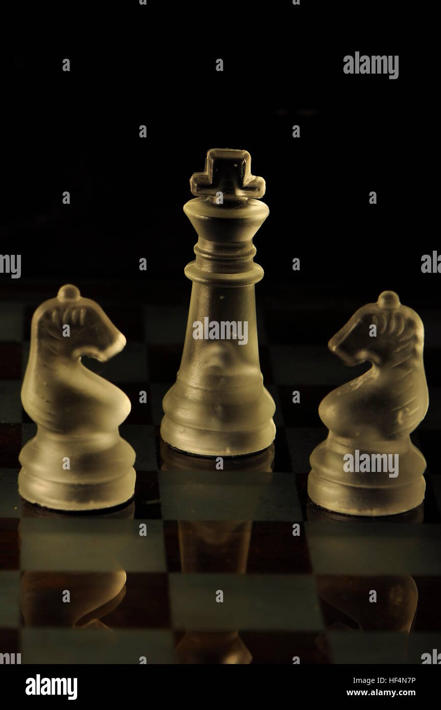 Glass chess board chess pieces hi-res stock photography and images - Alamy