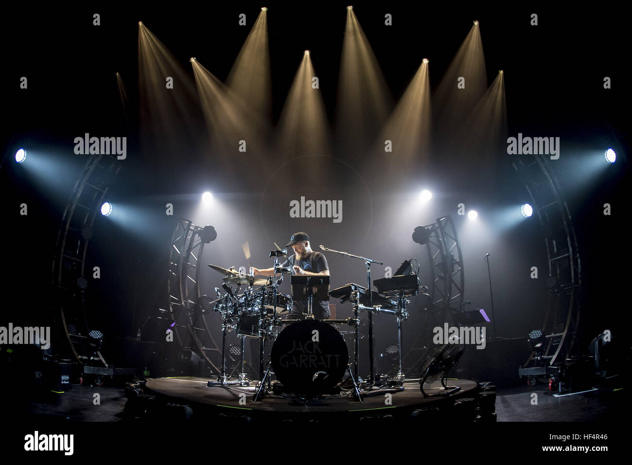 Hammersmith apollo crowd hi-res stock photography and images - Alamy