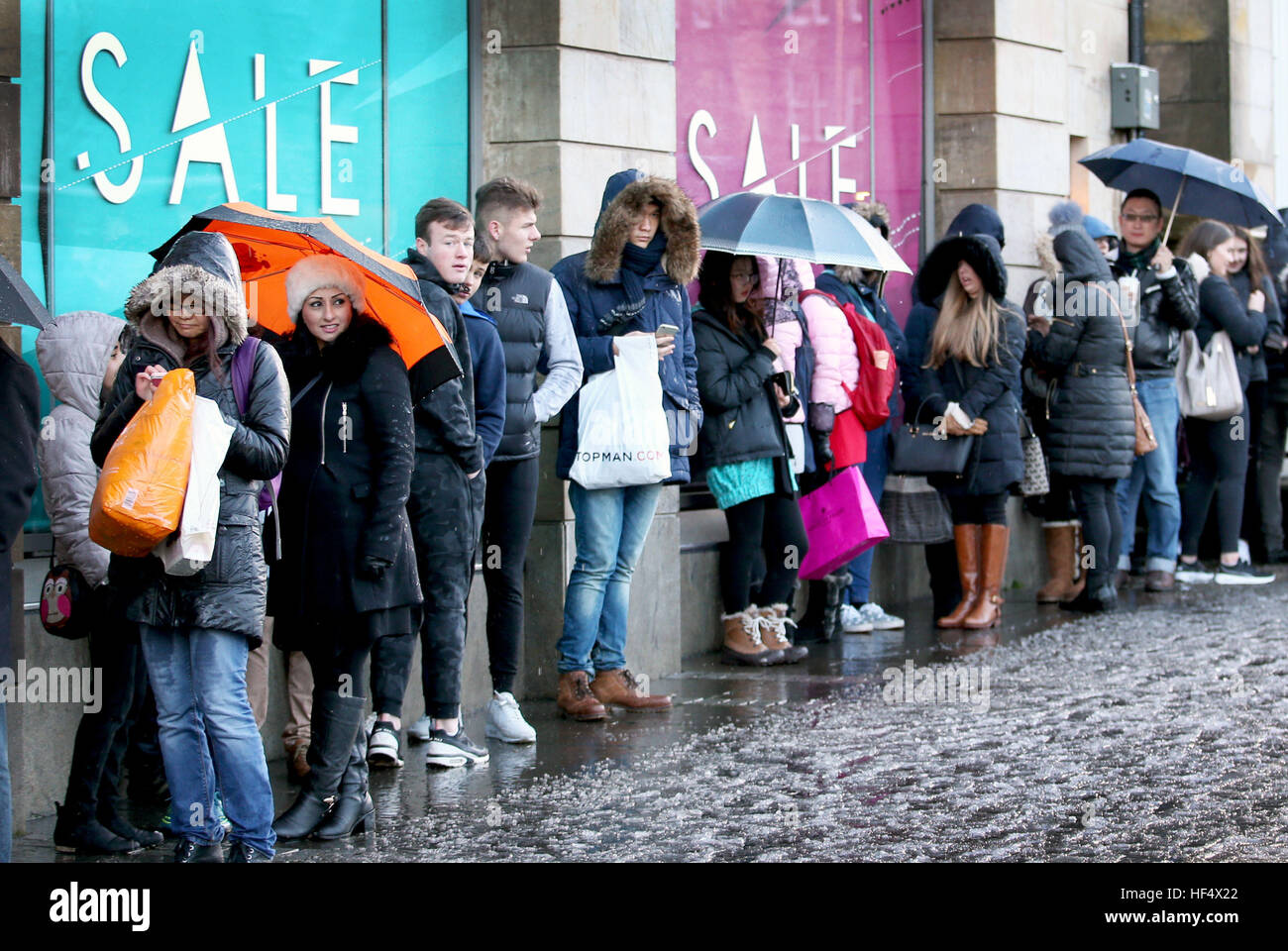 Shoppers queue outside harvey nichols store hi-res stock photography ...