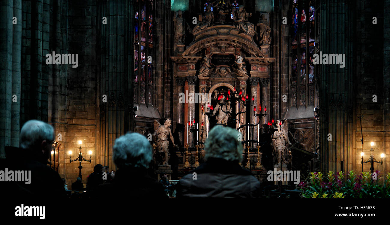 Gothic window in the cathedral of Milan: Milan Cathedral, Duomo ...