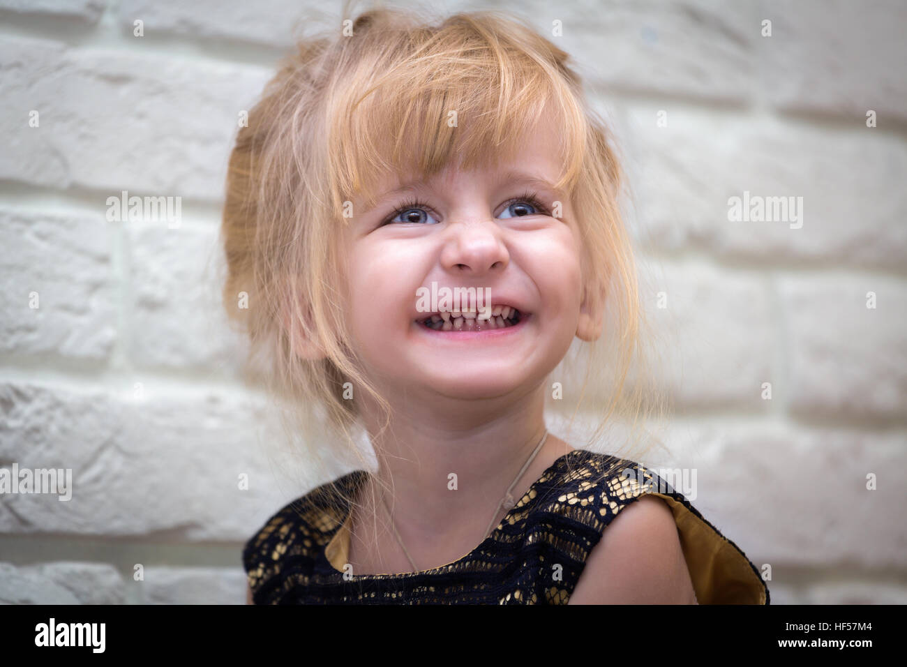 Portrait of cute little girl Stock Photo - Alamy