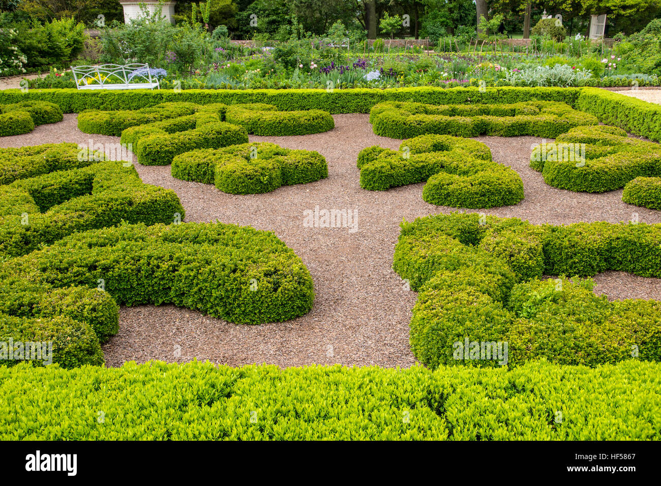 Sculpted hedges hi-res stock photography and images - Alamy