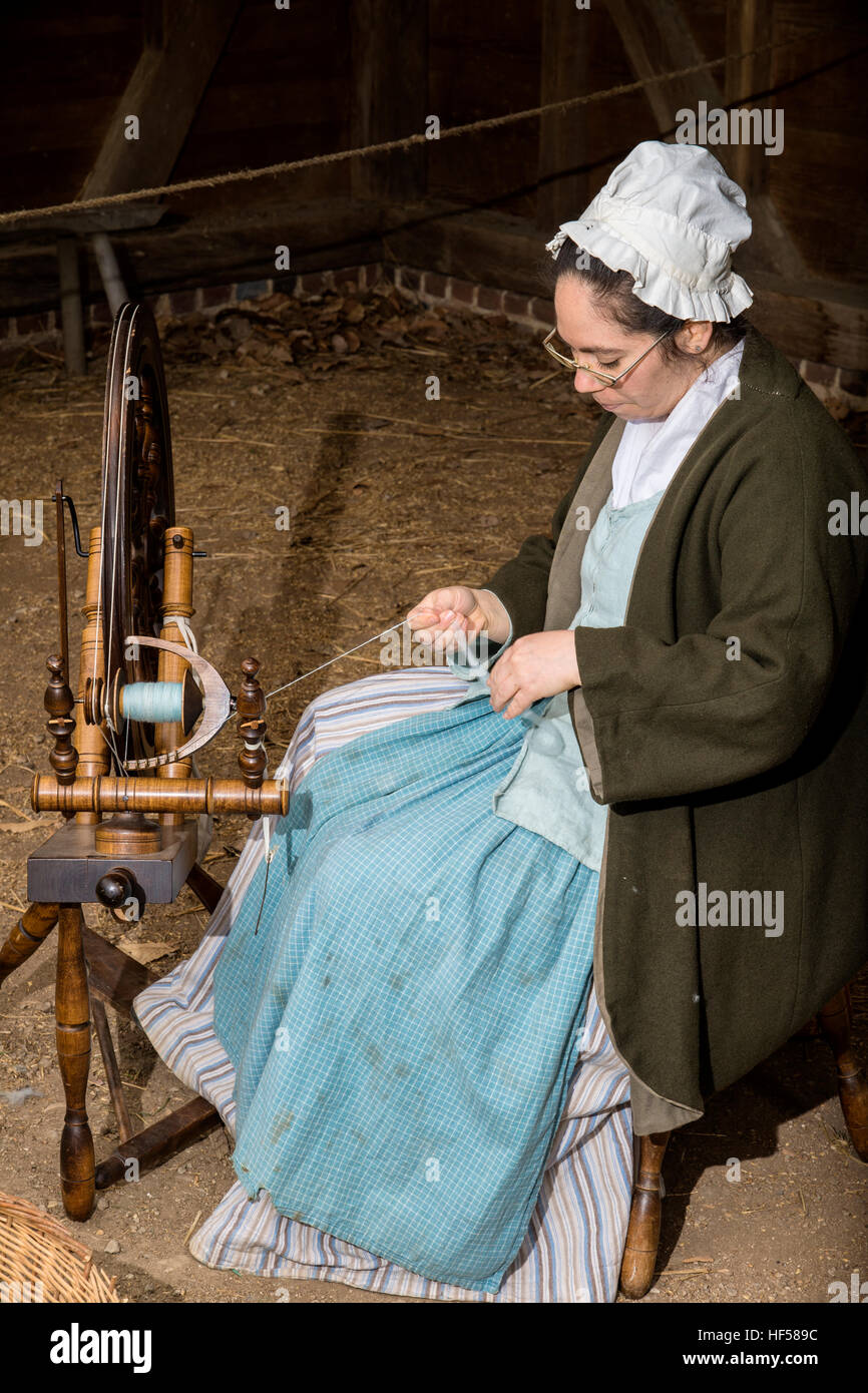 Demonstration of spinning wheel hi-res stock photography and images - Alamy