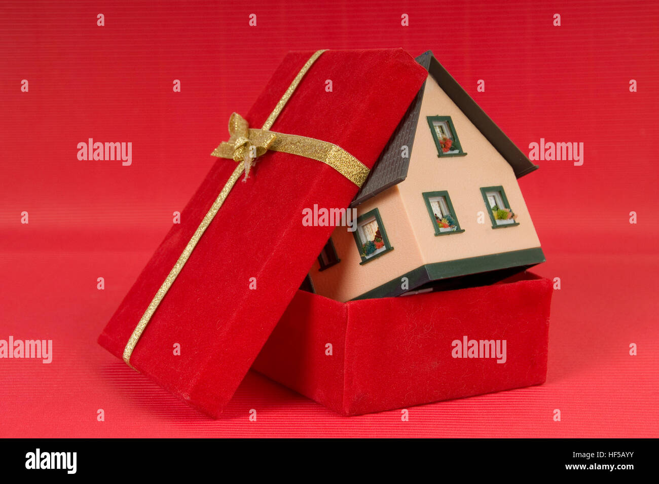 Gift wrapped building hi-res stock photography and images - Alamy