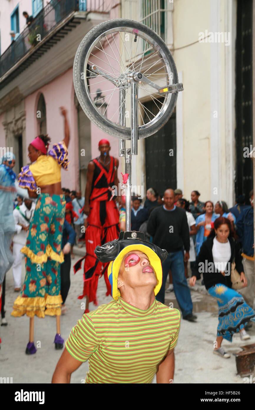 Parade, salsa dancing in the streets of Havana, Cuba, Caribbean ...