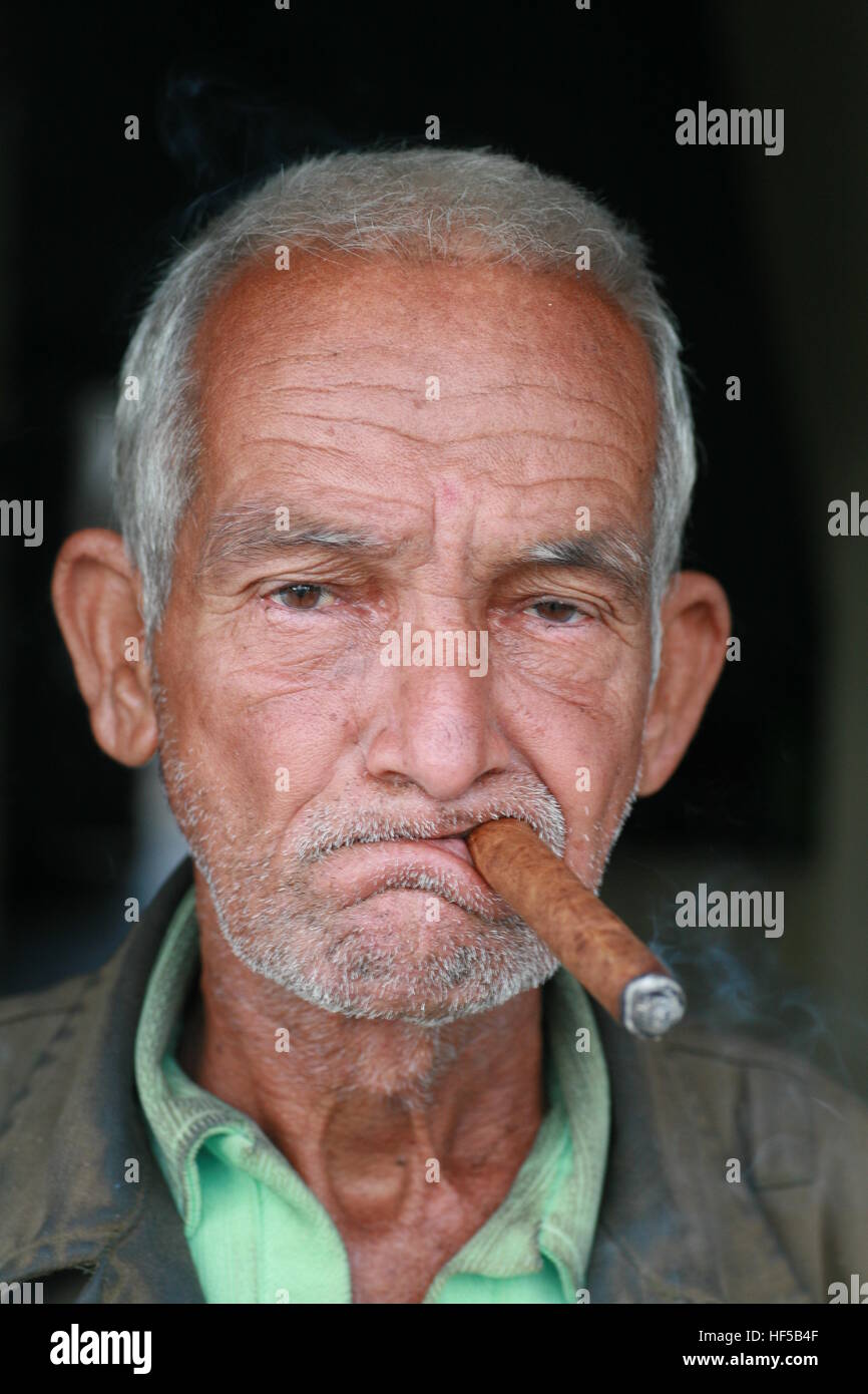Man 80 years old cigar hi-res stock photography and images - Alamy
