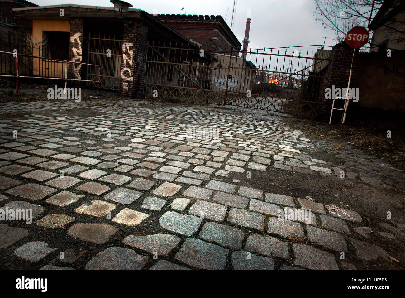 Closed Factory High Resolution Stock Photography and Images - Alamy