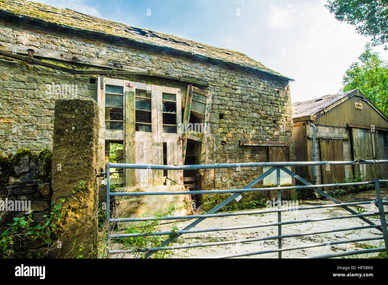 Barn rural farming doors hi-res stock photography and images - Alamy