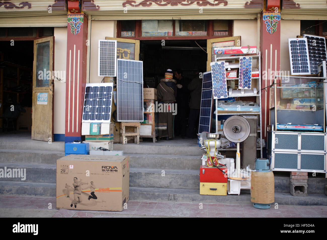Solar panels shop hi-res stock photography and images - Alamy