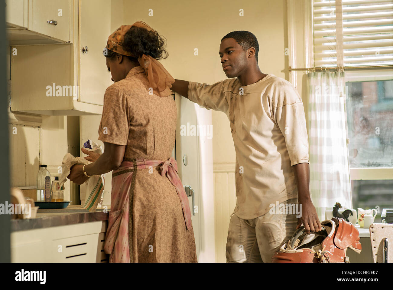 FENCES, l-r: Viola Davis, Jovan Adepo, 2016. ph: David Lee/©Paramount ...