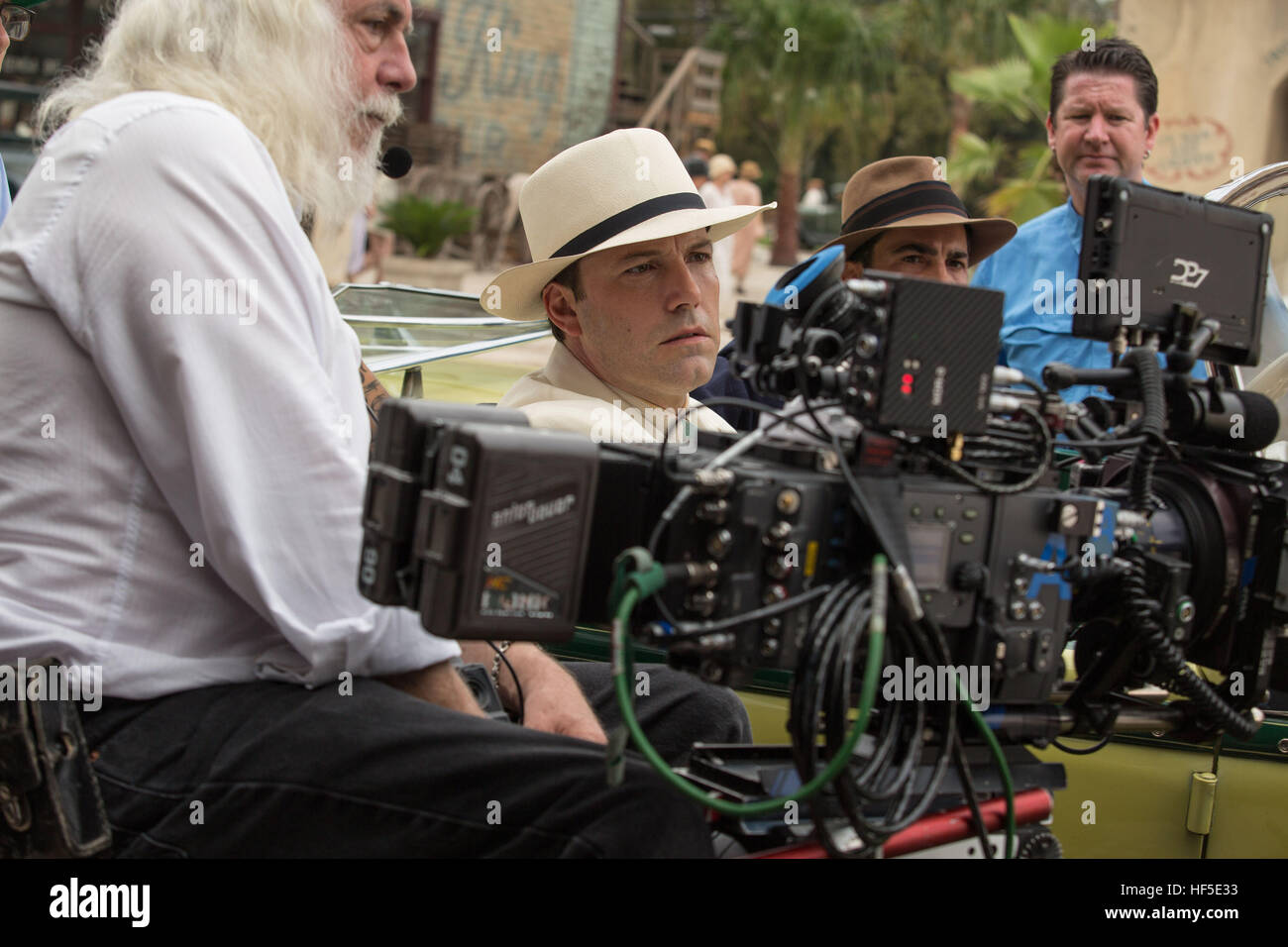 LIVE BY NIGHT, from left: Cinematographer Robert Richardson, director ...