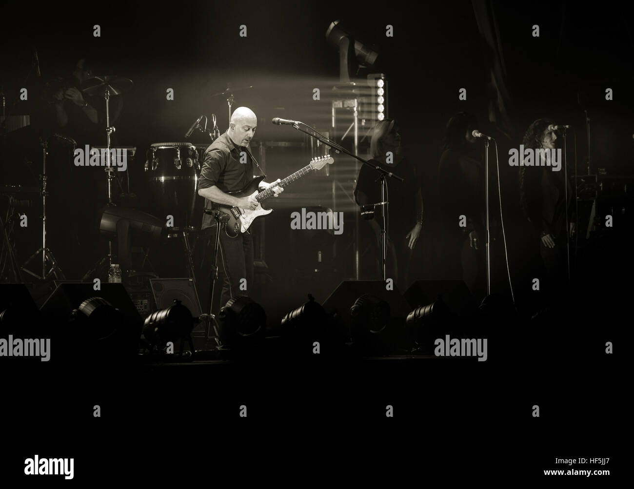 A guitarist with a chorus Stock Photo - Alamy