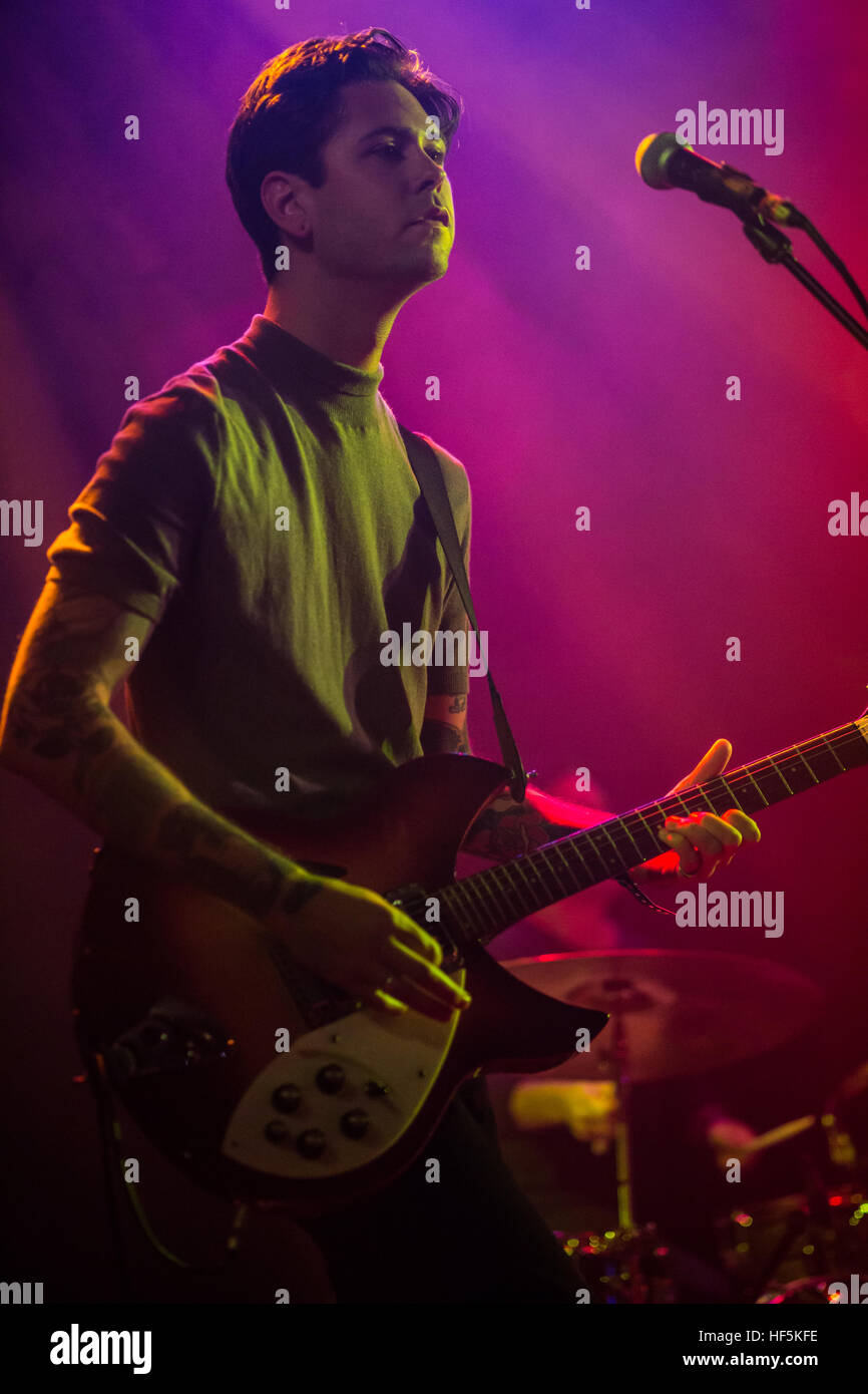 Singer performer boy band hi-res stock photography and images - Alamy