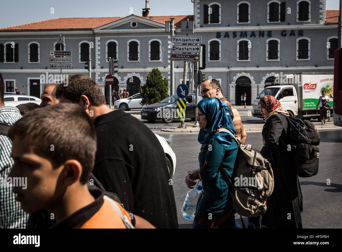 Refugee at station hi-res stock photography and images - Alamy