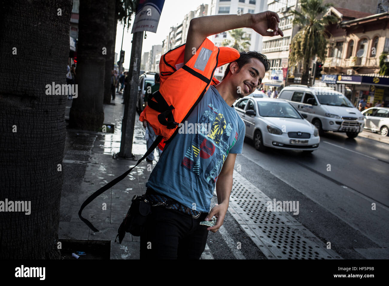 Refugee smugglers - 16/09/2015 - Turkey / Turkey / Izmir - A Syrian ...