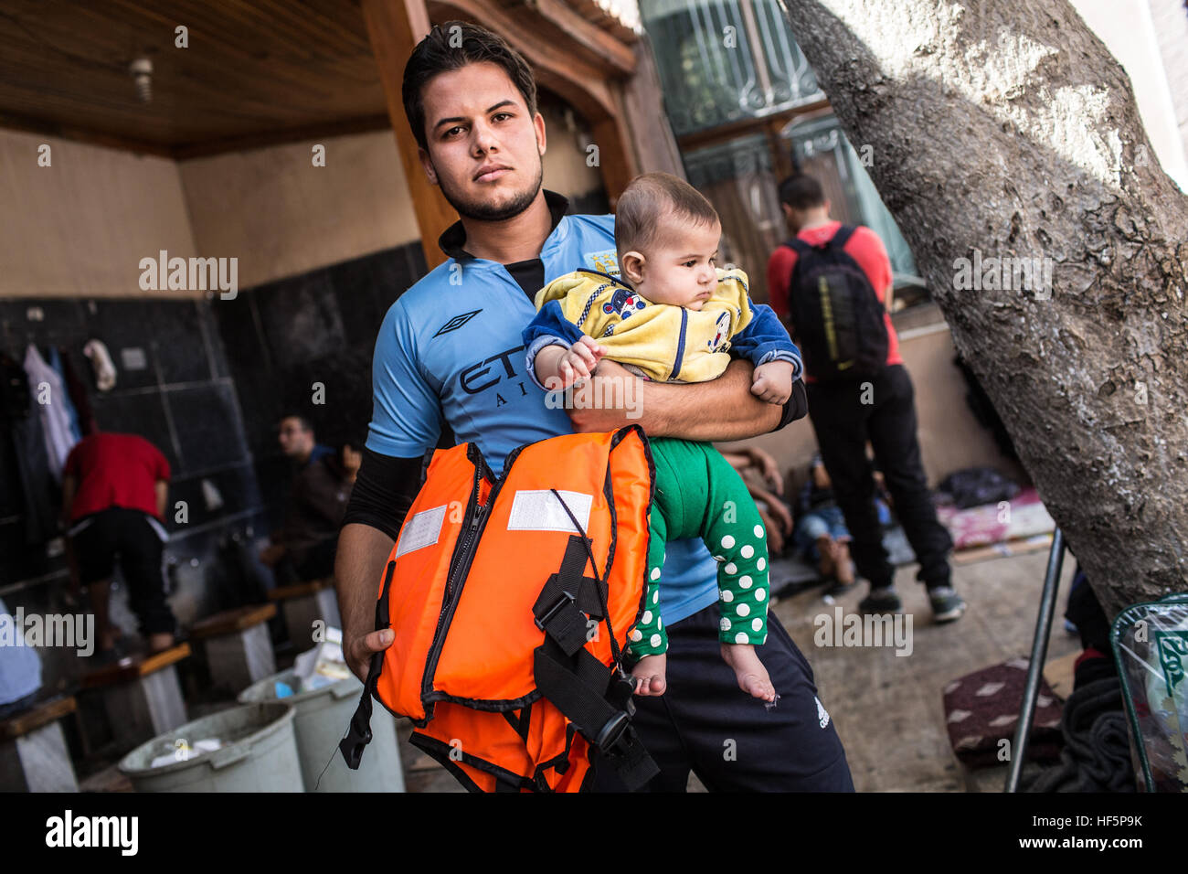 Refugee smugglers - 16/09/2015 - Turkey / Turkey / Izmir - A Syrian ...