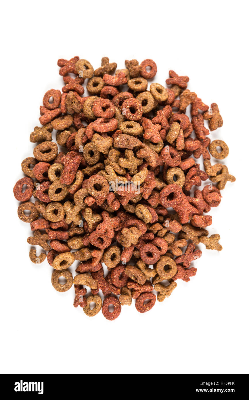 Pile of cat food isolated on a white background Stock Photo - Alamy