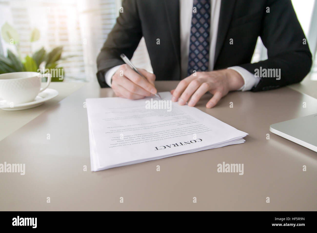 Businessman signing contract Stock Photo - Alamy