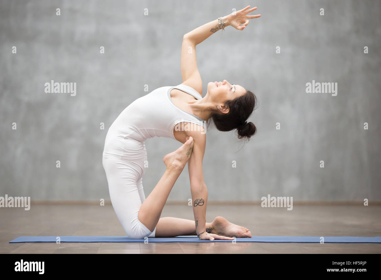 Camel pose ushtrasana yoga hi-res stock photography and images - Alamy