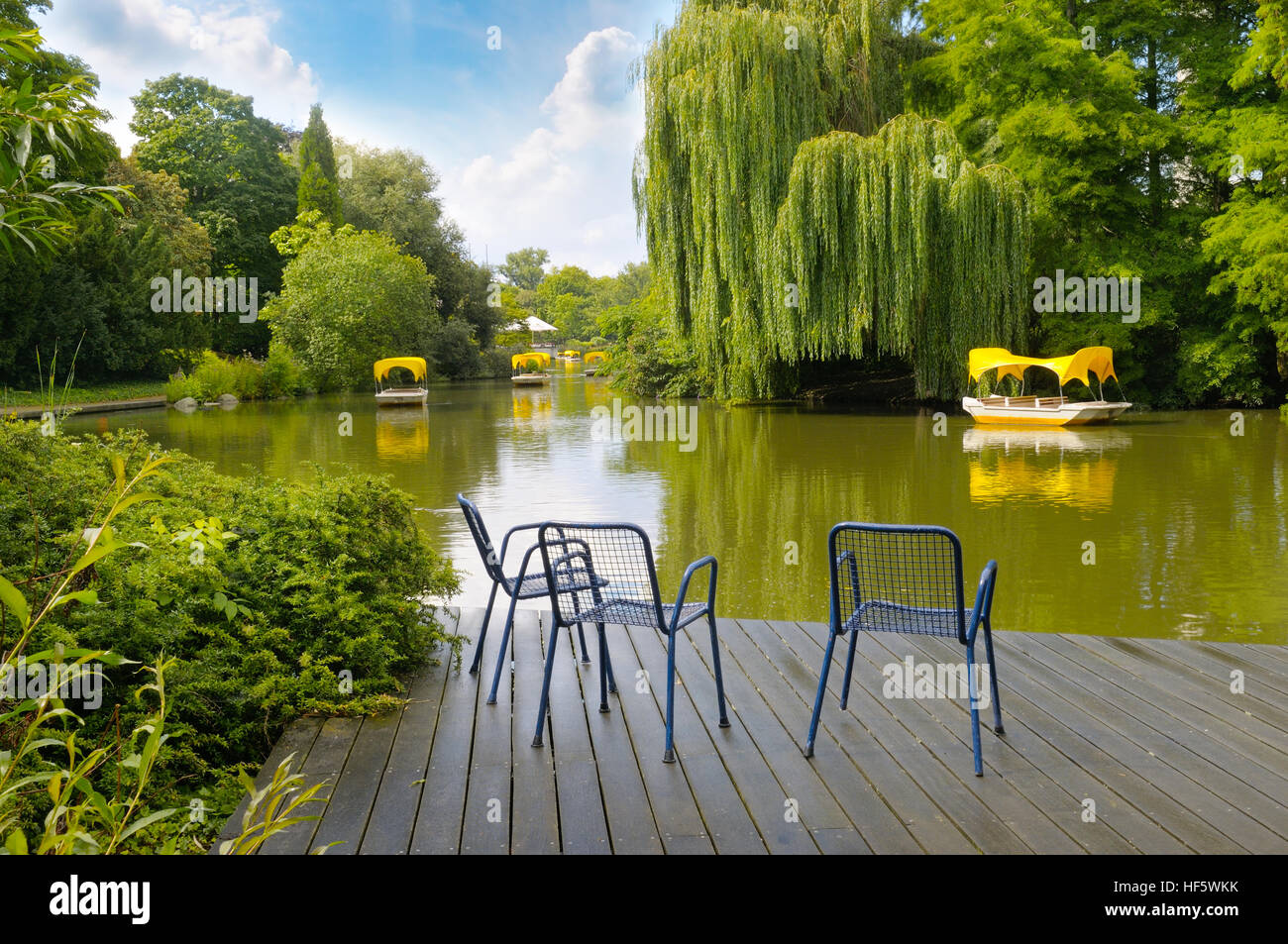 platform beside lake in park Stock Photo - Alamy