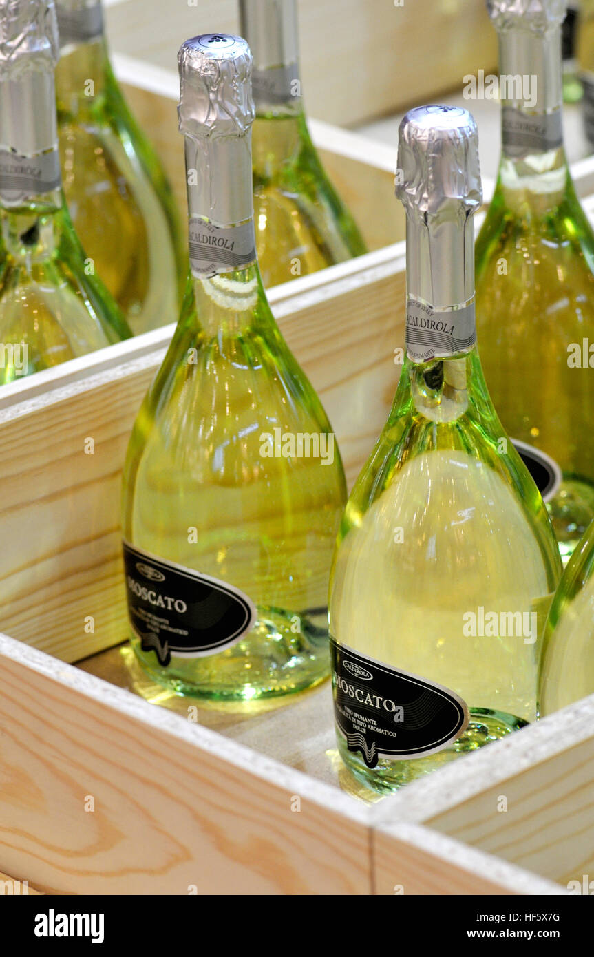 Champagne cava bottles hi-res stock photography and images - Alamy