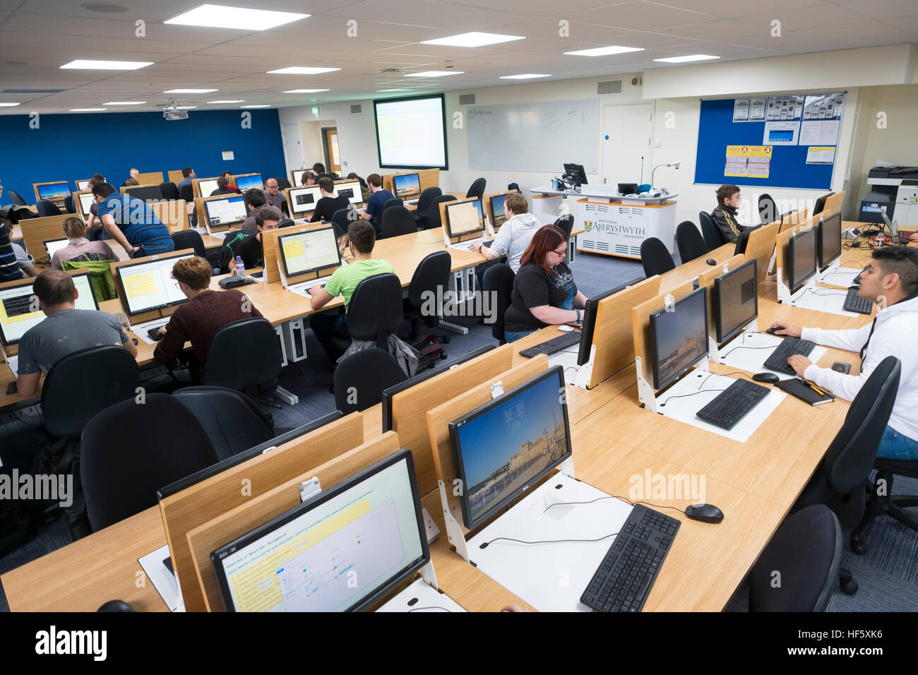 Science students university lecture hi-res stock photography and images ...